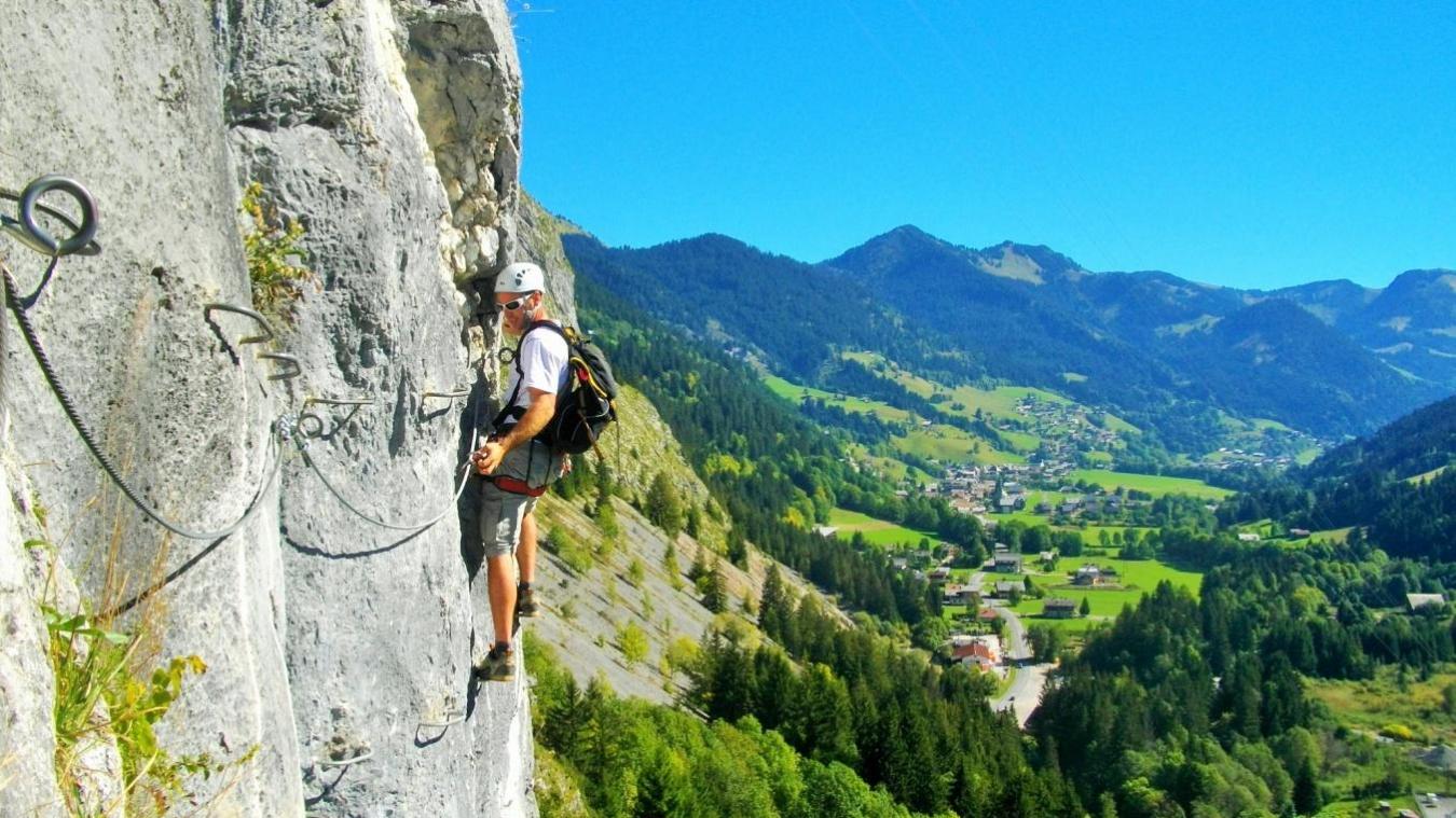 Un touriste frôle la mort sur une via ferrata de La Chapelle-d ...