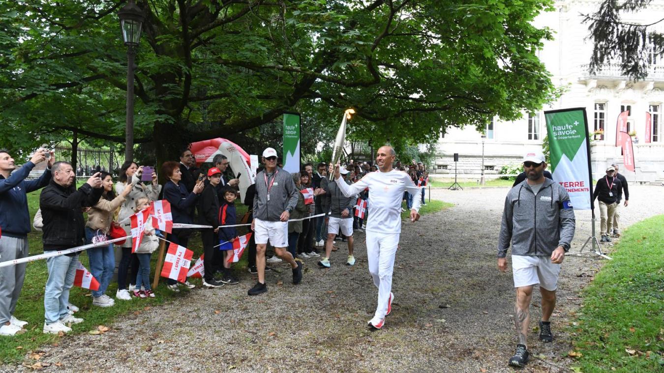 En images : revivez le relais de la Flamme olympique en Haute-Savoie - Le Messager
