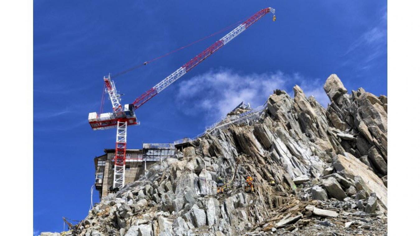 Chamonix-Mont-Blanc : incident sur le chantier des Grands-Montets, la flèche de la grue se ...