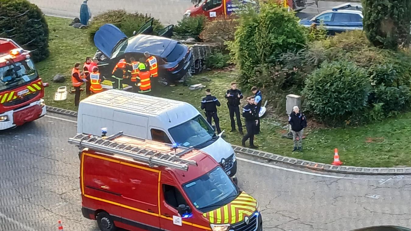 Accident au rond-point des Lades : elle a été victime d’un malaise - Le ...