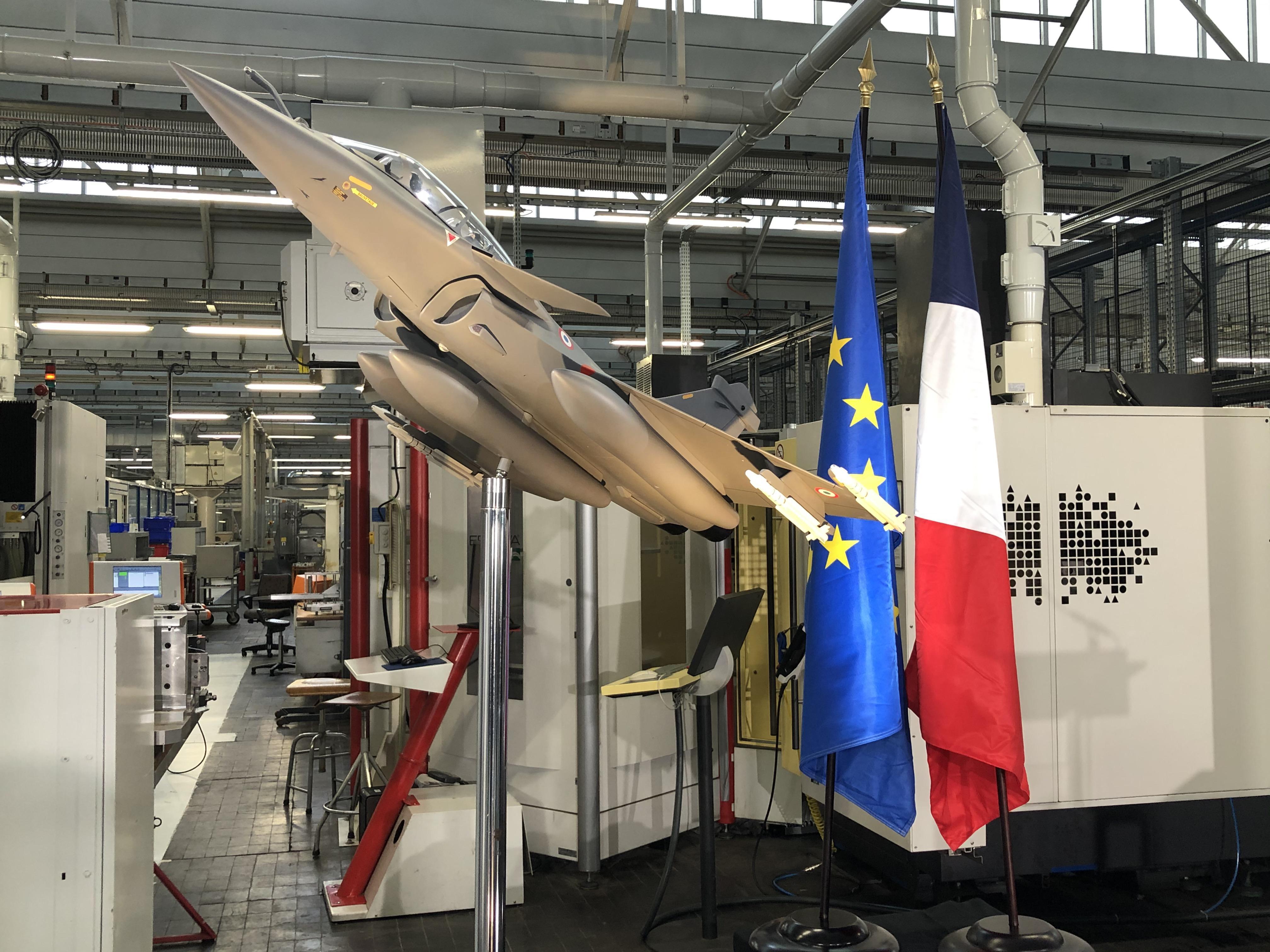 Argonay: Dassault Aviation va construire 12 avions Rafale pour l’armée ...