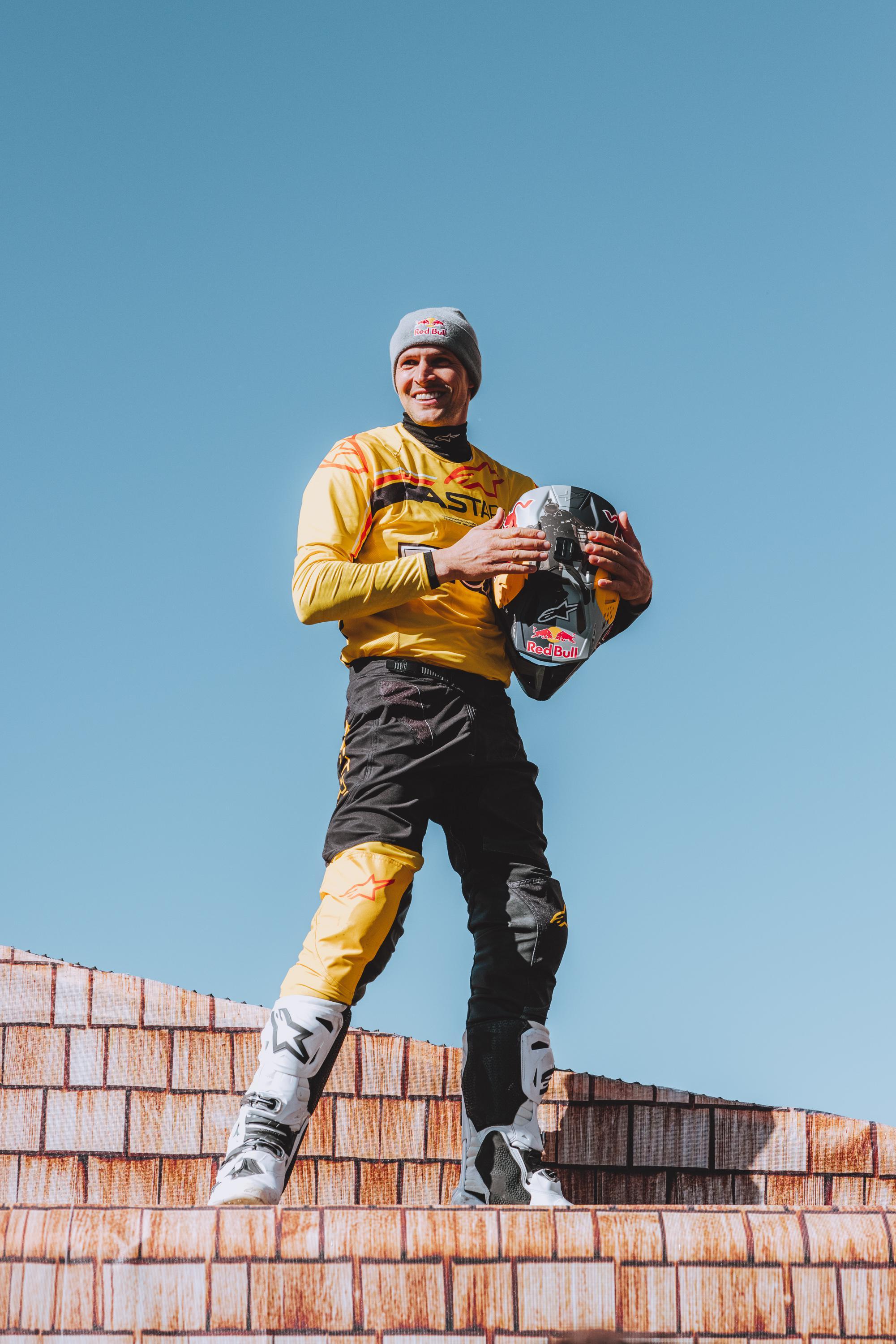 La légende de la moto freestyle Tom Pagès réalise une première mondiale ...