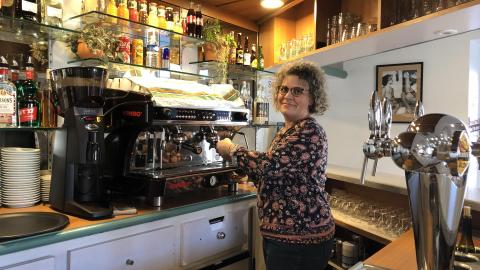 À 50 ans, Sandra Viala réalise son rêve: ouvrir son petit restaurant à ...