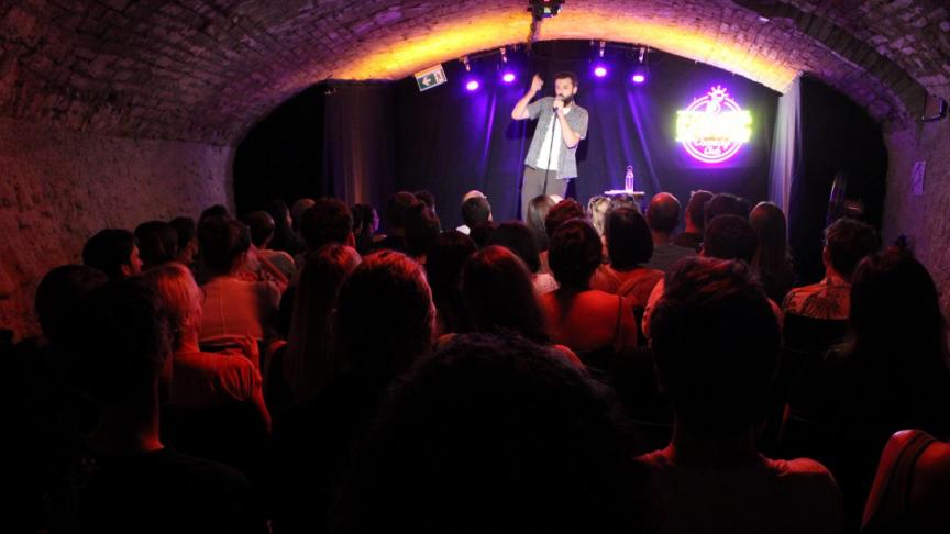 Le Caustic Comedy Club de Carouge, un temple de l’humour à Carouge - L ...