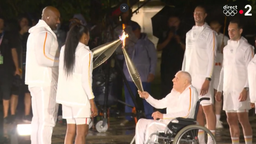 JO de Paris 2024 : qui est Charles Coste, avant-dernier relayeur de la ...