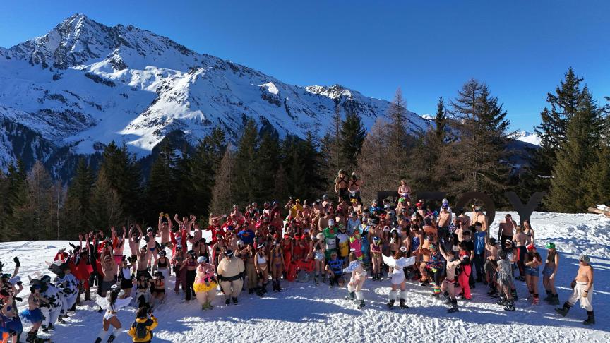 Savoie : ils descendent les pistes de ski en maillot de bain pour la ...